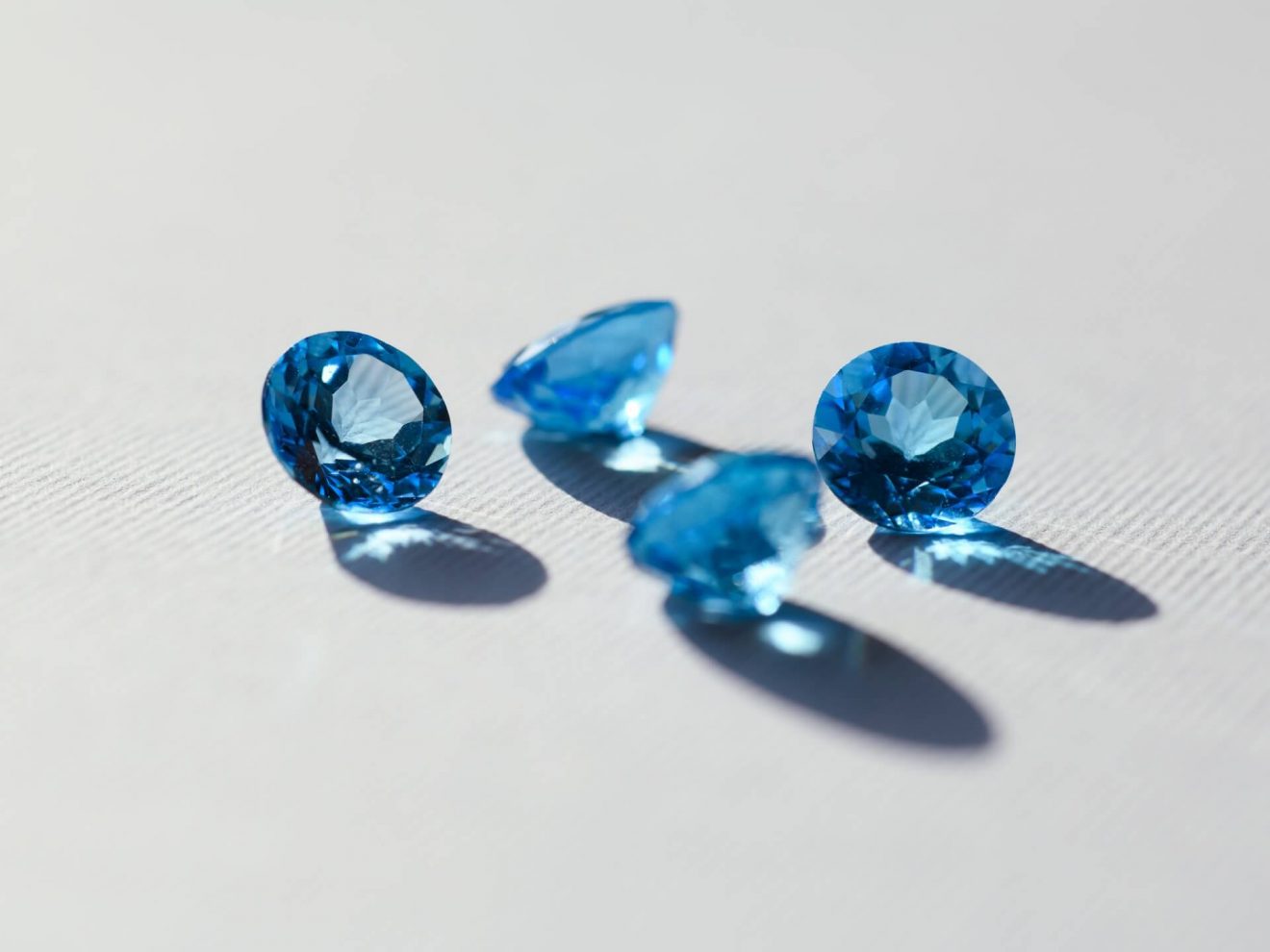 Aquamarine Vs Blue Topaz Similarities And Differences Aquamarine Vs Blue Topaz Similarities And Differences