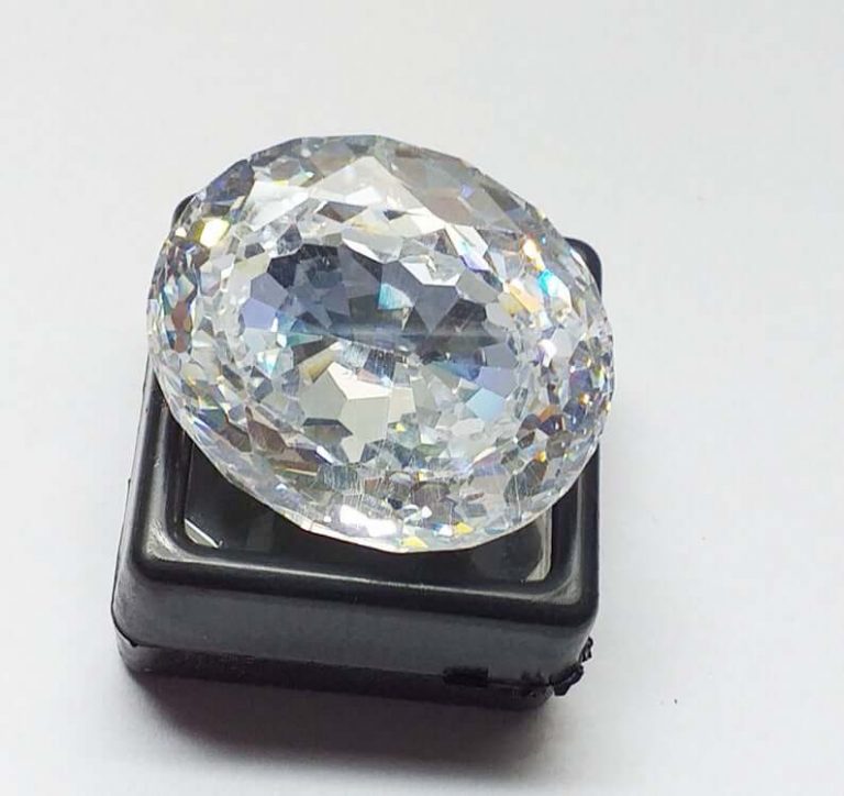 white-and-colorless-gemstones-list-jewelry-experts