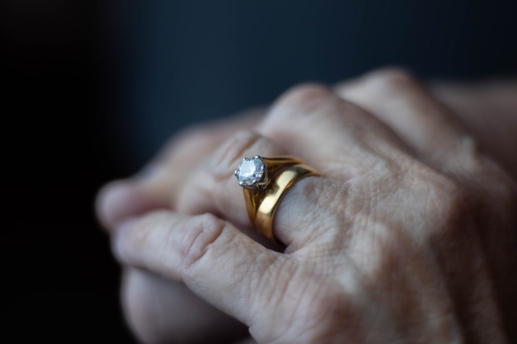 How To Know If Gold Is Real – 9 Easy Ways to Check